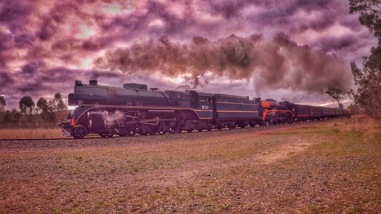 R711 and R761 Steam Train Heading to Melbourne 🚂 - YouTube