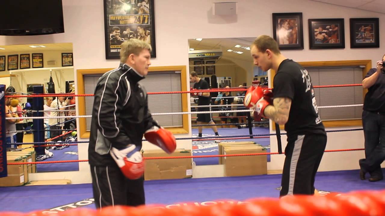 Ricky Hatton holding the pad's for Adam Little at boxing workshop - YouTube