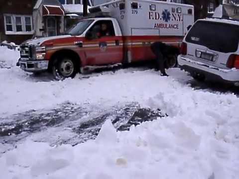 FDNY Ambulance Stuck in Deep Snow - YouTube
