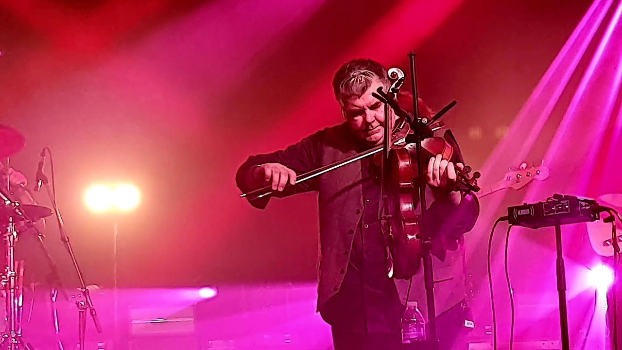 Skipinnish live - Walking on the Waves. Glasgow (2 December 2023) - YouTube