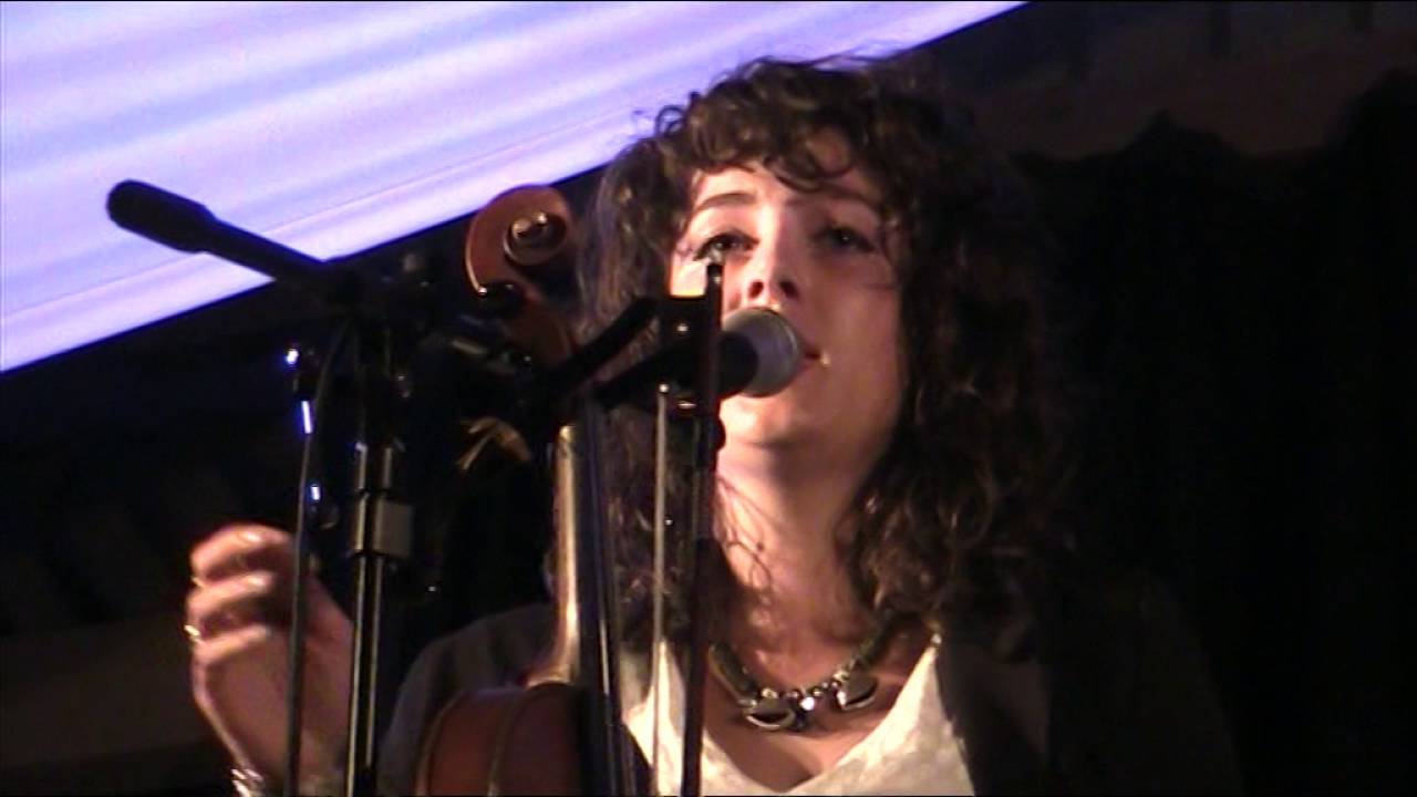 Holy Moly & The Crackers @ Purbeck Valley Folk Festival '16 - YouTube