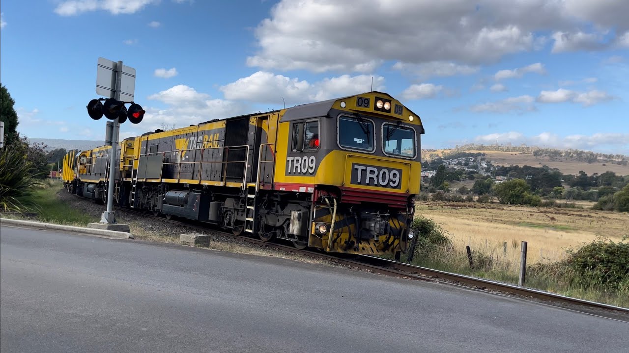 TasRail TR09 TR16 #53 train crossing Glenwood Road - YouTube