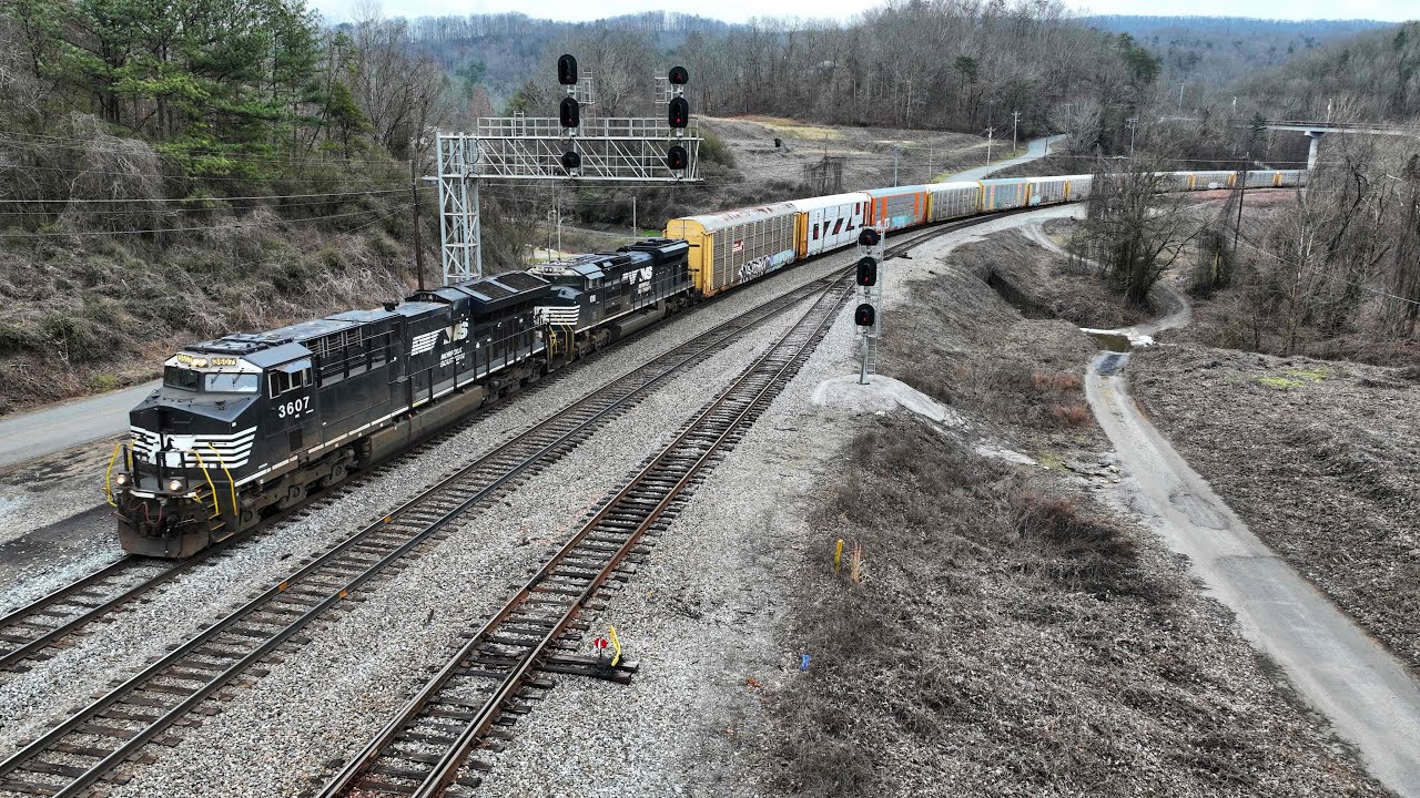 Norfolk Southern 188 heads North through Oakdale Tennessee - YouTube