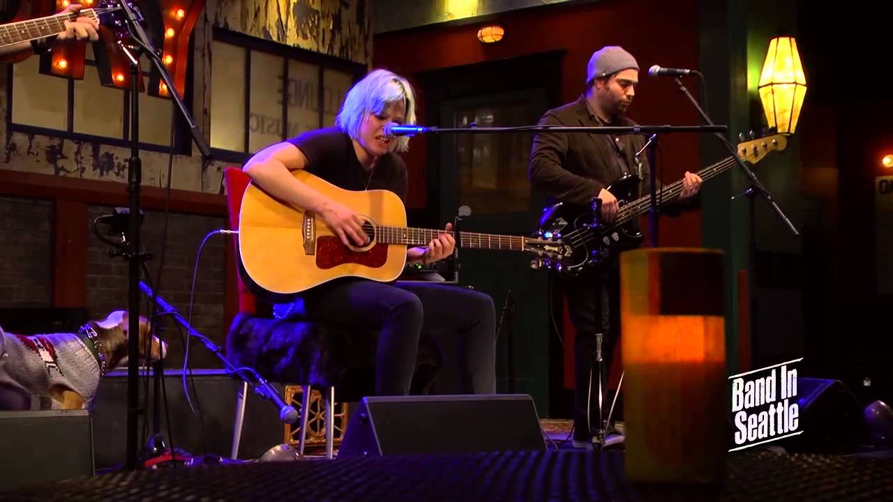 Star Anna - Only Guessing - Live Concert in HD - YouTube