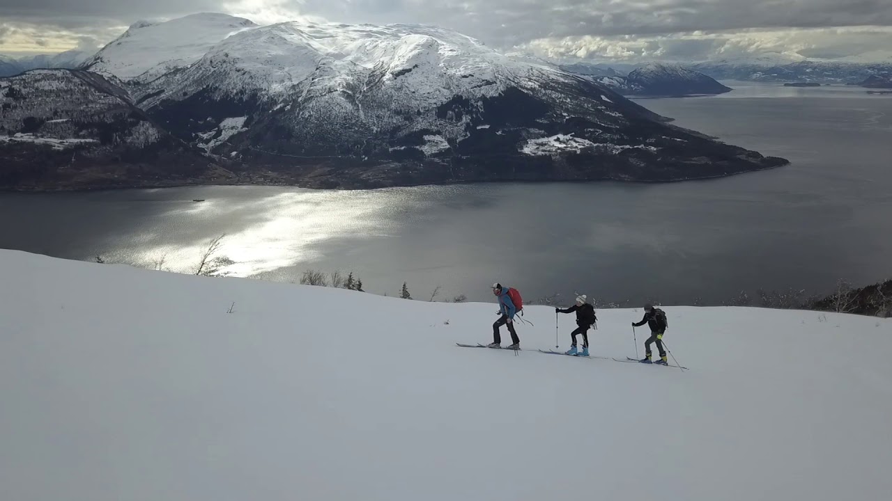 2018 03 26 Ski touring to Mount Oksen, Hardangerfjorden. - YouTube