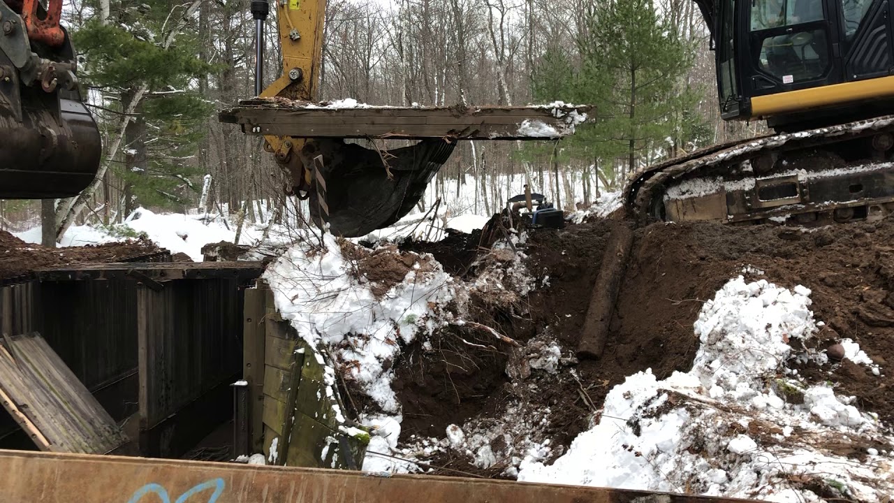 Removing Carlson Road Dam on Round Lake 12/05/19 - YouTube