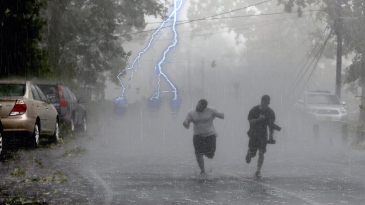 Mexico flash flooding! Heavy rain hits Guadalajara caused cars ...