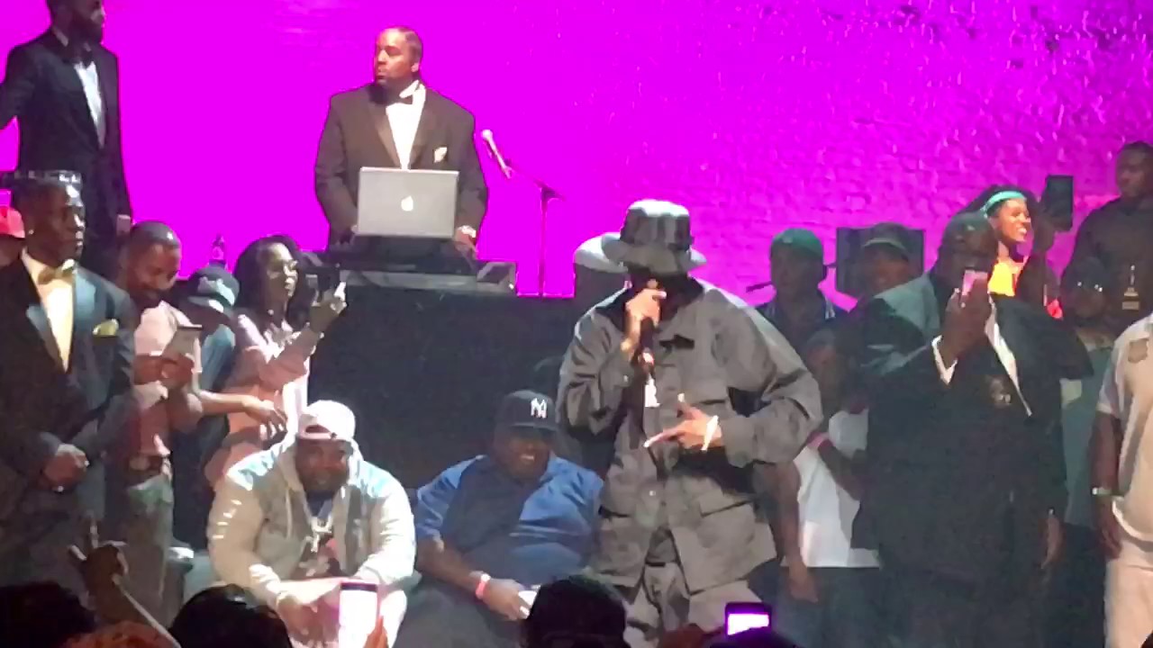 Eric B. & Rakim Perform I Ain't No Joke At 30th Anniversary Show - YouTube