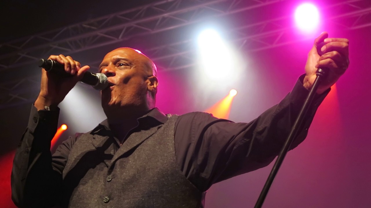 Mel Gaynor with Waterfront tribute band Live 2017 05 27 Far From Home ...