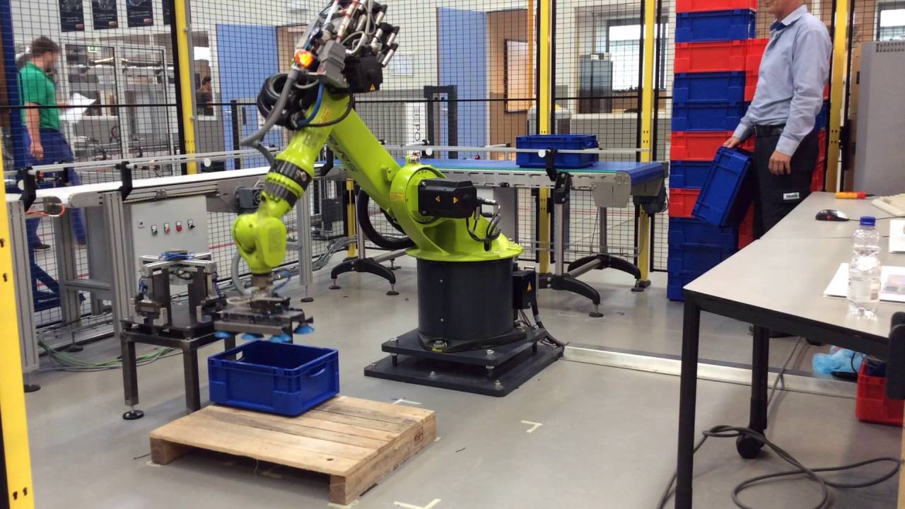 KUKA Robot - Stacking boxes - YouTube