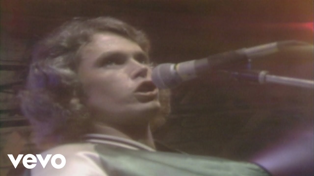 Walter Egan - The Blonde In the Blue T-Bird - YouTube