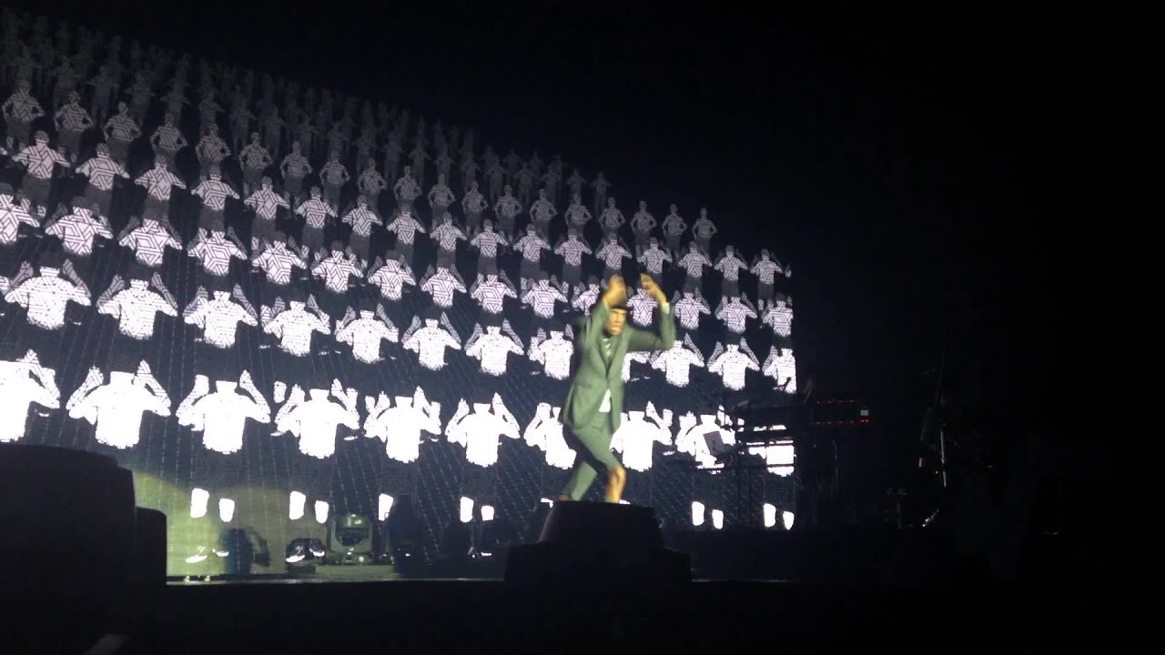 Stromae dancing - Live @ Paris Bercy 28.11.2014 - YouTube