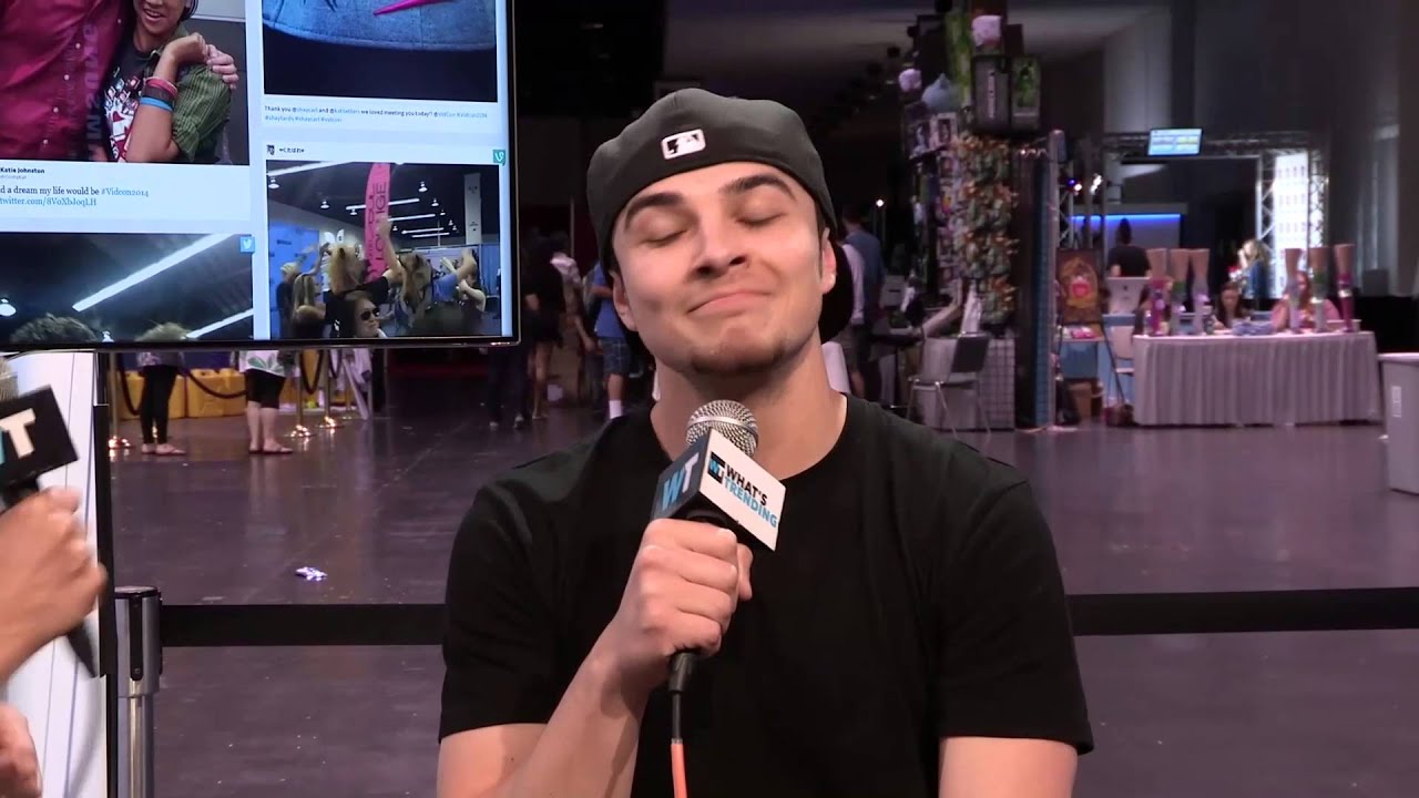 Mikey Bolts on Stewie impressions WITH Seth MacFarlane?! | #VIDCON2014 ...