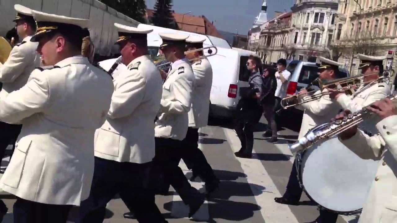 Trecea fanfara militara - YouTube