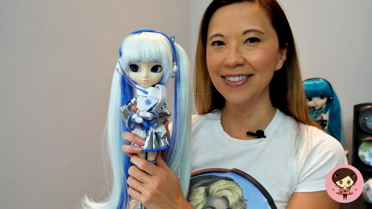Pullip Snow Miku Doll Review - YouTube