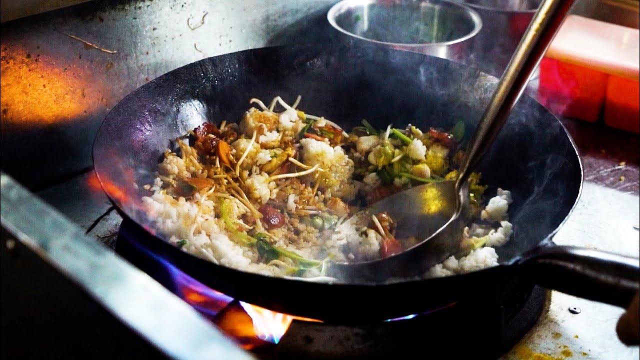 #shorts Chinese Street Food - EGG FRIED RICE Wok Tossing in Slow Motion ...