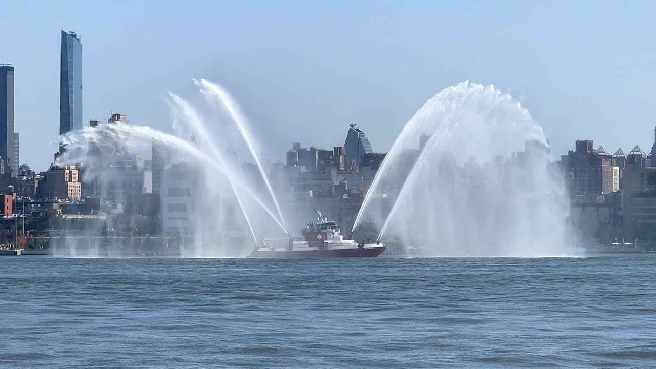 New York, New York - Fireboat on the Hudson River - YouTube