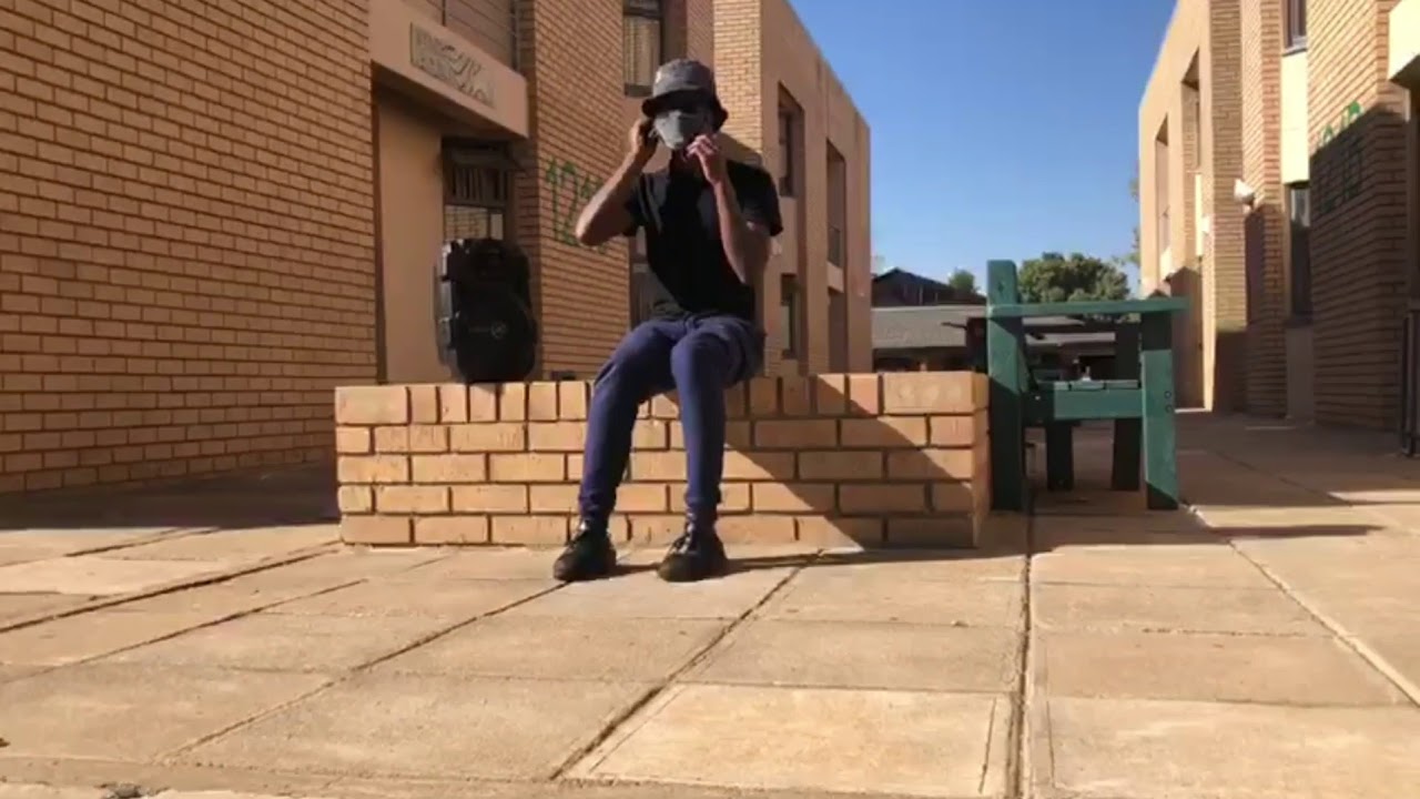 Mvzzle ft Rethabile _ Camagucu Hlonipha (Official Dance Video) - YouTube