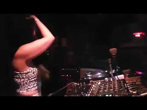 VIRAL DJ hot Remix bikin goyang sexsi  TERBARU  2020 #DJHOT #LEDISDANCER #bigolive