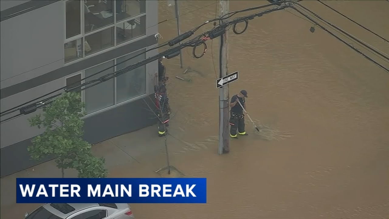 Water main break floods streets in North Philadelphia - YouTube