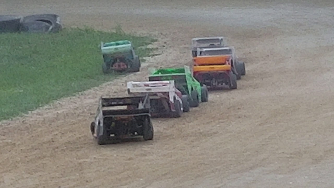 Club Milton Speedway EDM 5th Scale races - YouTube