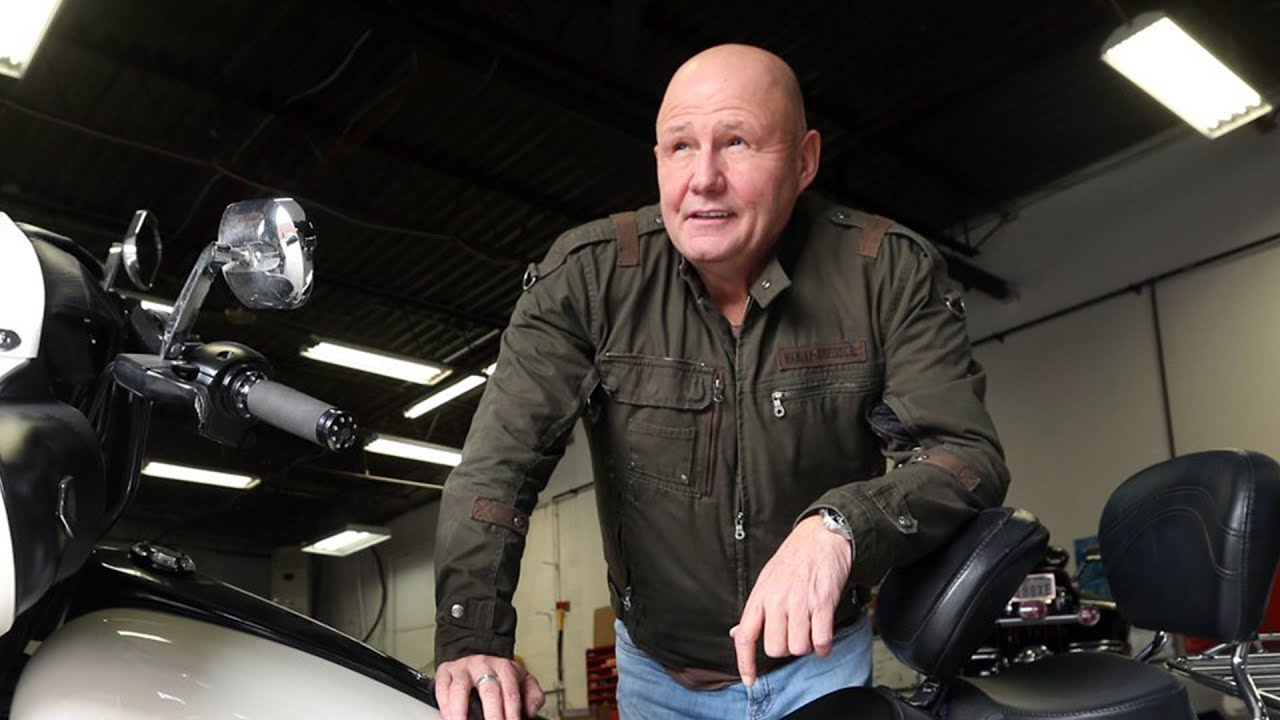 Canadian talk show host Mike Bullard dead at 67 - YouTube