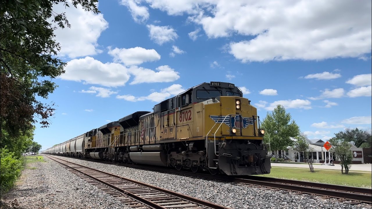 (Sister Units!) UP 8702 & UP 8703 Lead Northbound Cement Hopper Car Train In Buda, Texas - YouTube