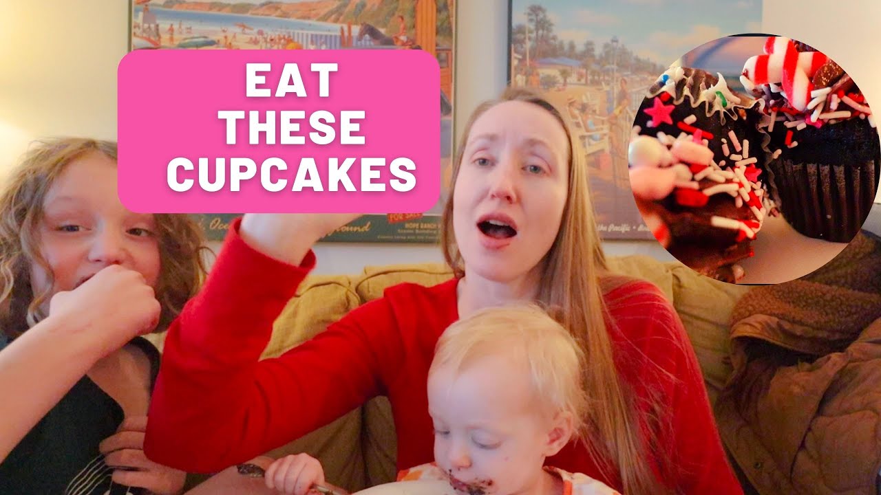 Eat These Valentines Cupcakes | COZY MUKBANG EAT WITH ME | - YouTube