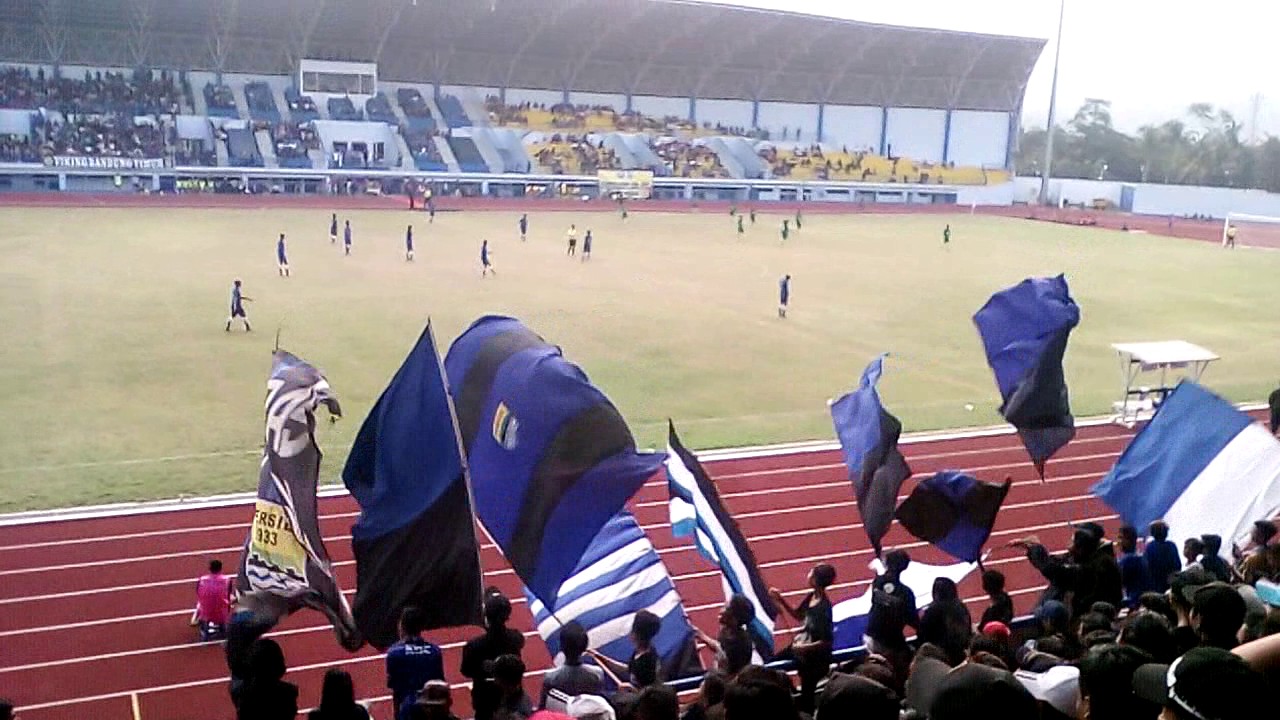 LA CURVA PASUNDAN🏆ULTRAS PERSIB🏆BOTOTOH FAMIGLIA - YouTube