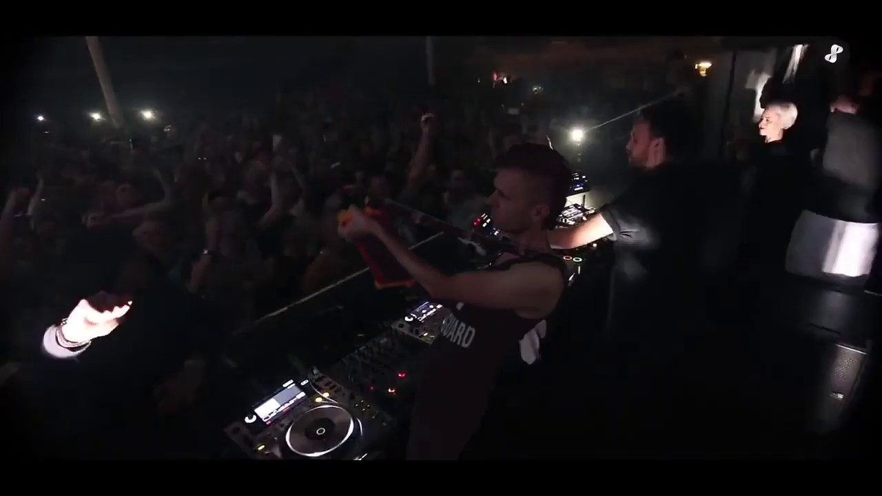 Cheetah Cheetah feat DJ Pexels - Pexel Dance (LIVE) - YouTube