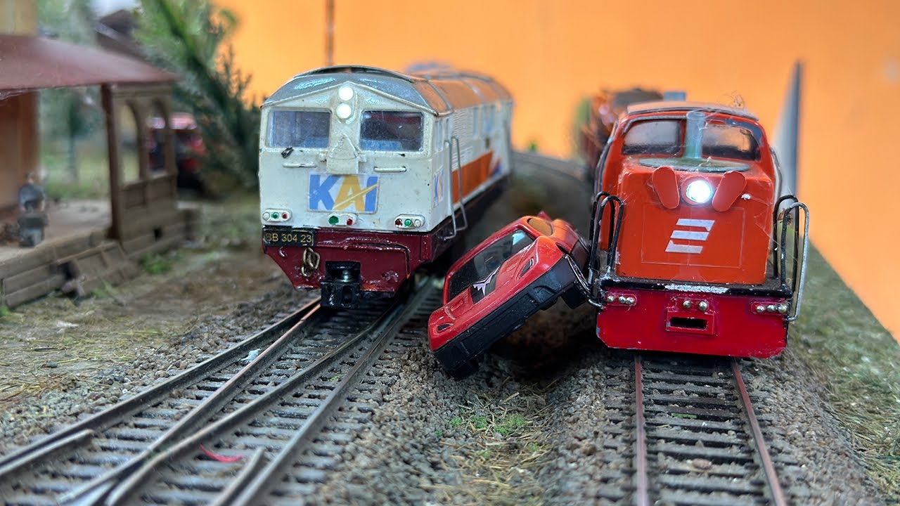 Lokomotif Kereta Api Jadul BB304 dan BB300 Anjlok dari Rel Wesel ...