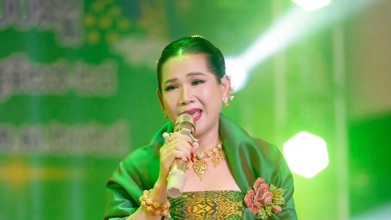 តារាល្បីកម្ពុជាច្រៀងរួមគ្នា នៅវត្តស្វាយសៀមថ្មីកម្ពុជាក្រោម All Singer ...