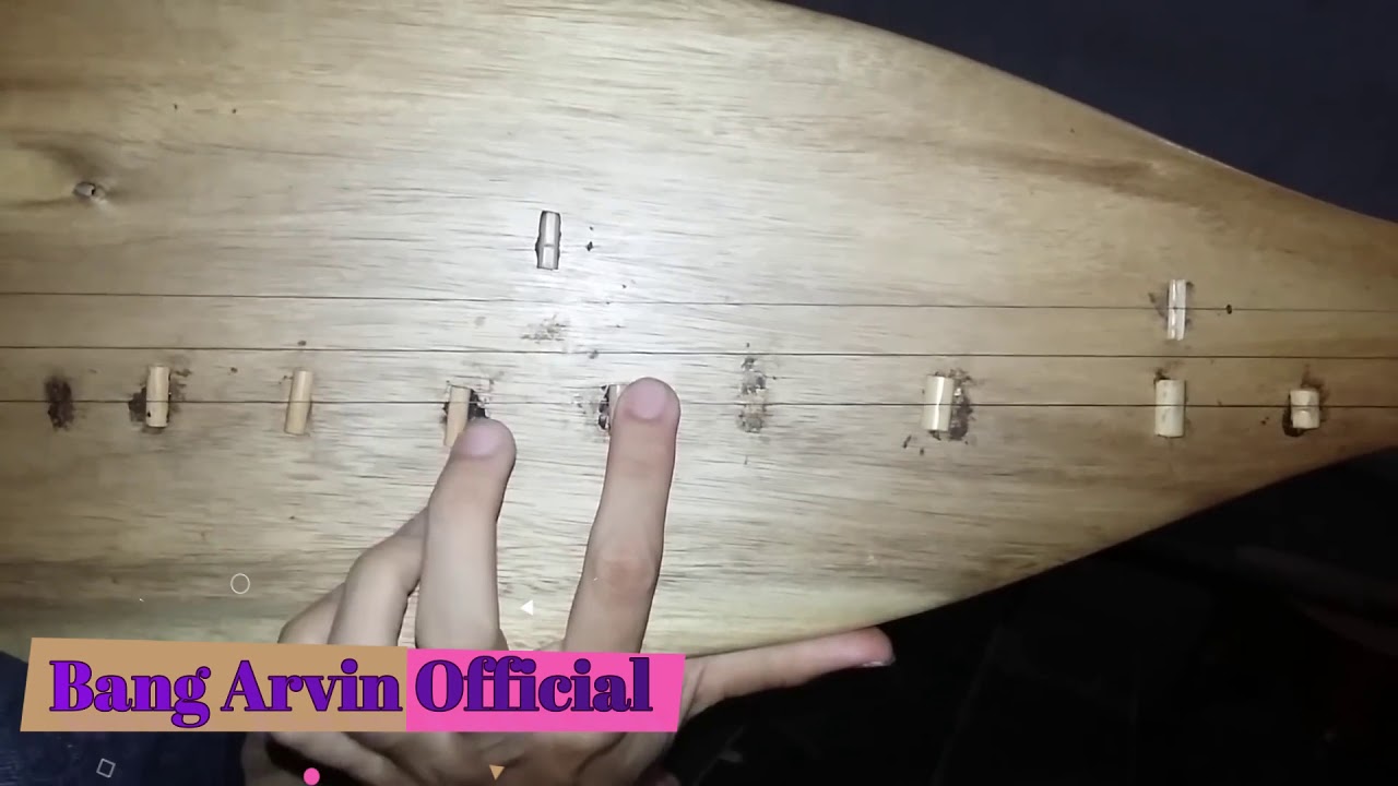 TEKNIK BERMAIN INSTRUMEN SAPE' KENYAH ALAT MUSIK TRADISI SUKU DAYAK ...