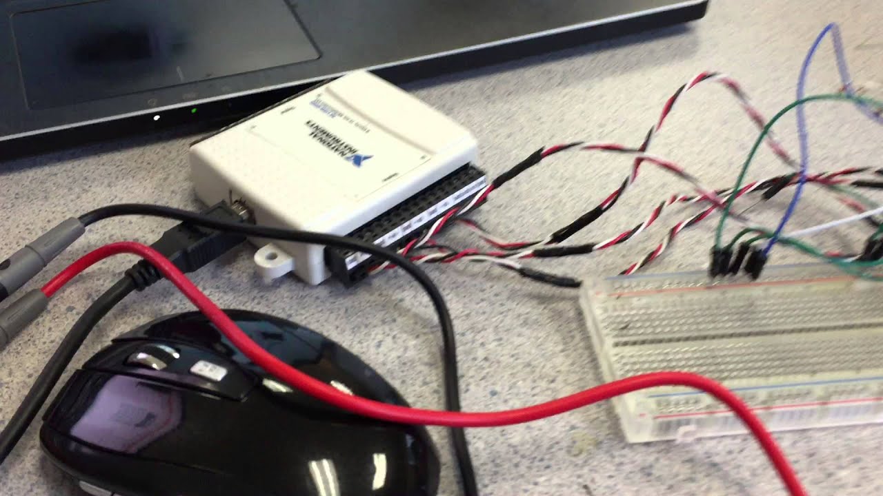 NI USB 6009 Signal Input at 10V - YouTube