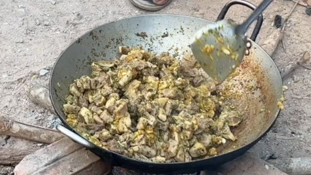 Cooking Sorm Lor Machou Kroueng In Banskul Festival - YouTube