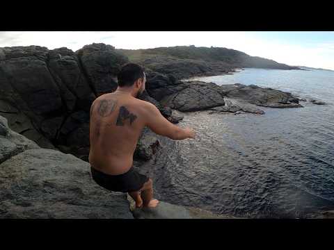 ERKEK ADAM KIŞIN DENİZE ATLAR (Donduk)