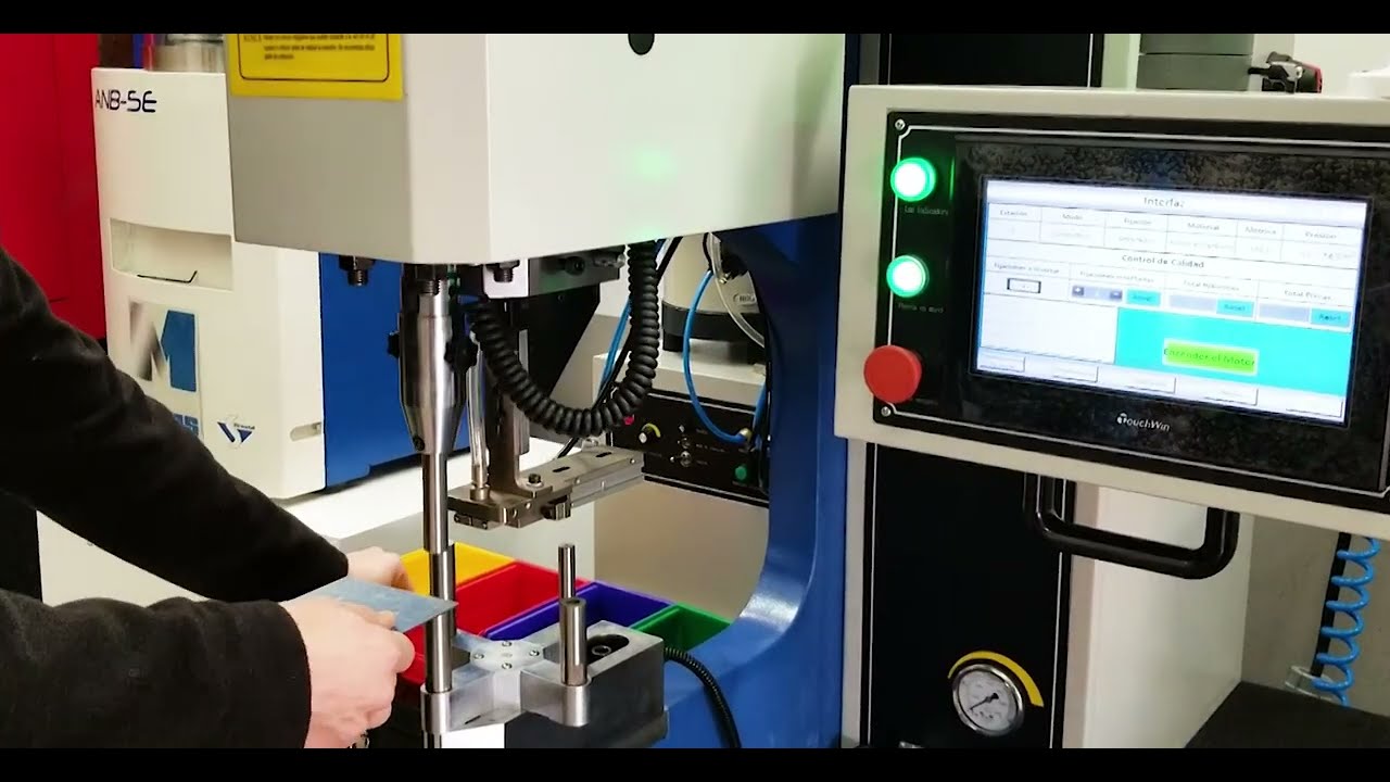 Insertadora de fijaciones industriales MECOS Mspe de Control Numerico ...