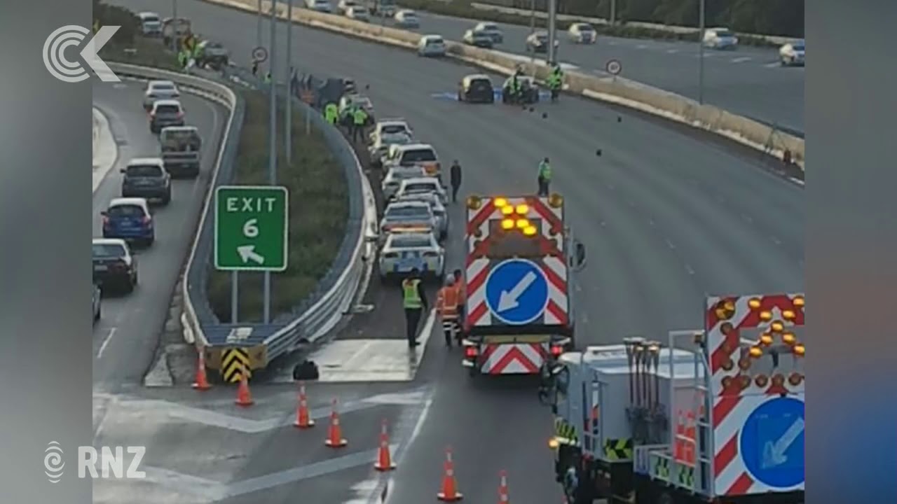 Motorway mayhem puts brakes on for thousands of Akld motorists - YouTube