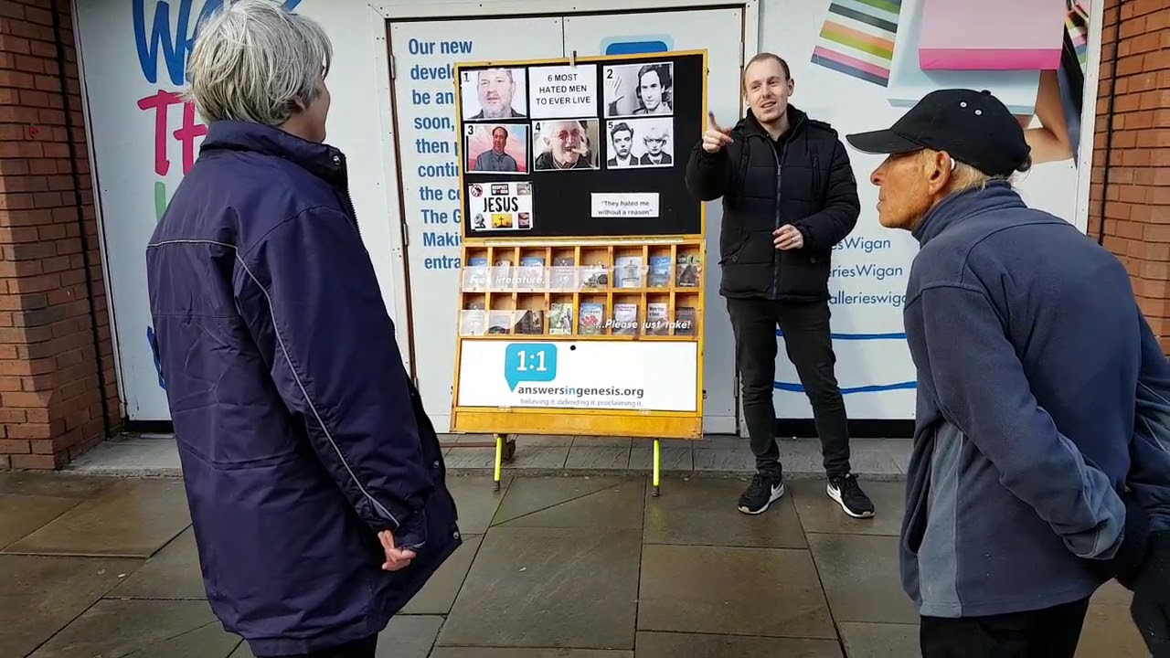 Open Air Preaching 2017 UK Street Preacher - YouTube