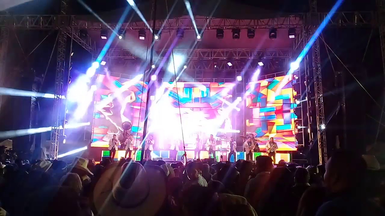 Banda El Recodo - El Toro Mambo - YouTube