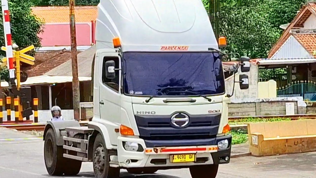 mobil truk tronton besar truck container truck tangki bbm pertamina ...