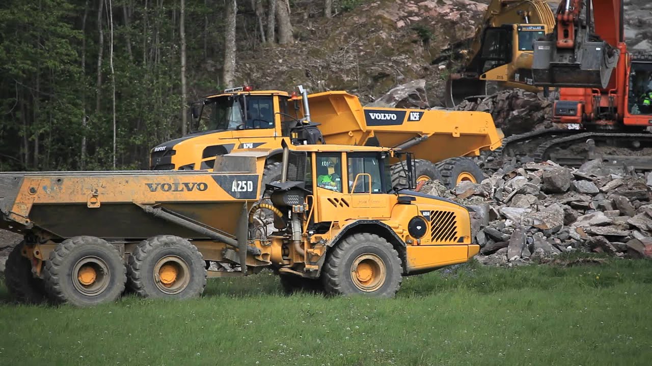 Volvo A25F at work - YouTube