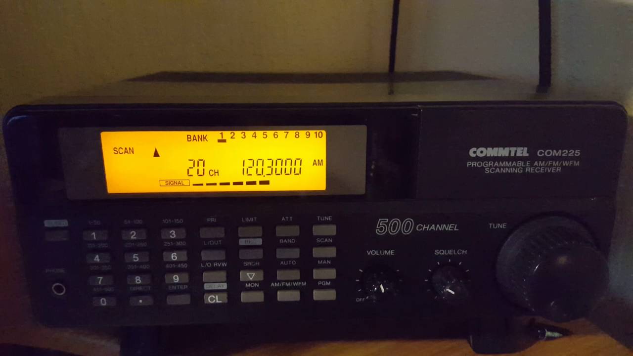 COMMTEL COM 225 receiving on Air band - YouTube
