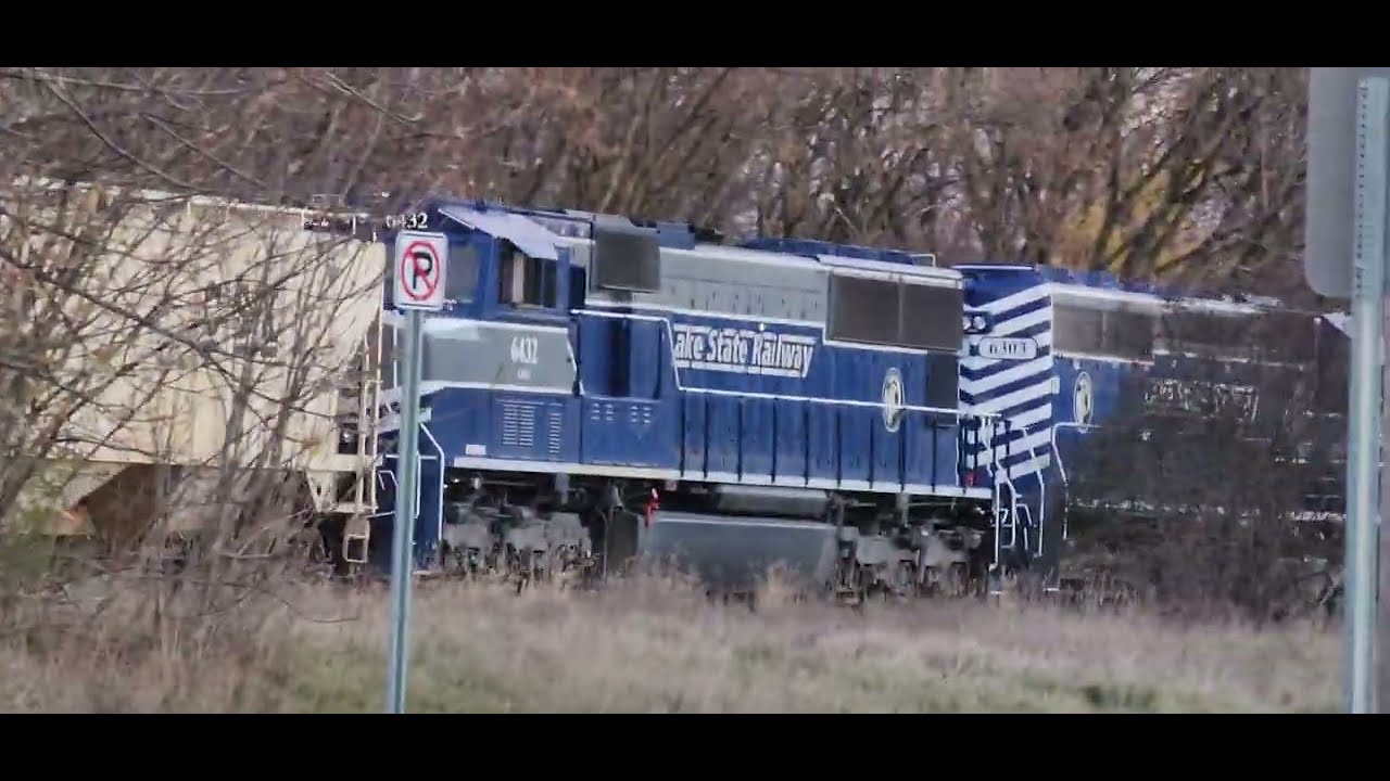 LSRC 6303 & LSRC 6432 Preparing Southbound Departure Saginaw Yard - YouTube