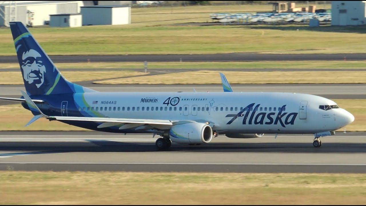 Alaska Airlines Boeing 737-800 Mariners 40th [N564AS] takeoff from PDX ...