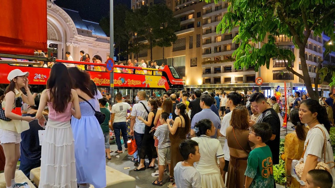 NgỠ NgÀng CẢnh TƯỢng ĐÊm Ở SÀi GÒn XẾp HÀng DÀi 1km Ho Chi Minh City