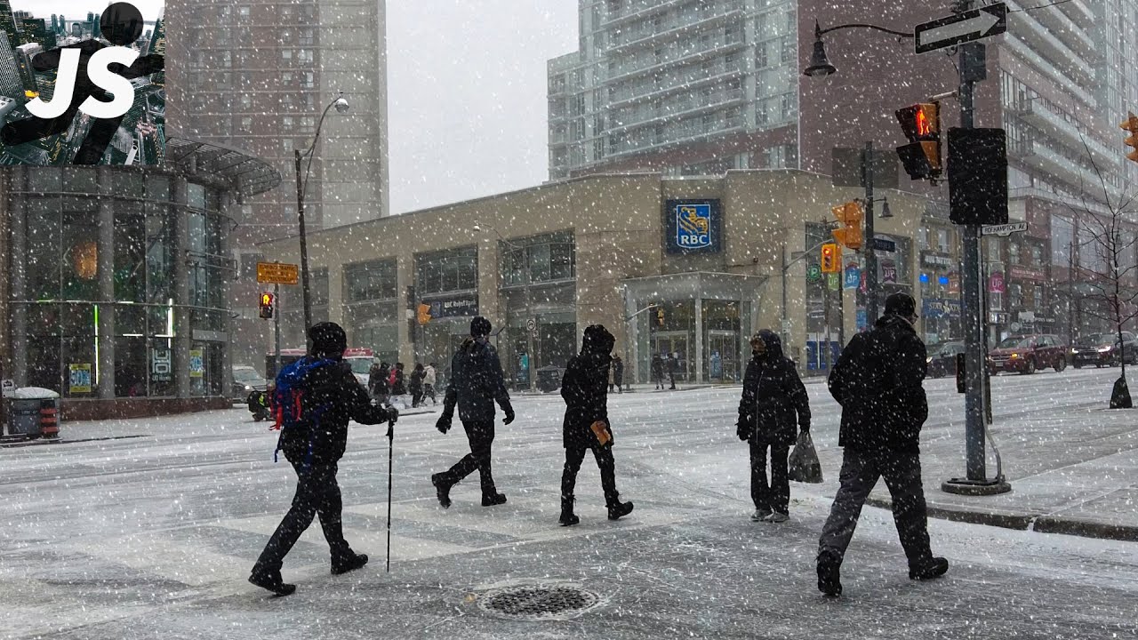 The Winter Storm Begins! Midtown Toronto Snow & Wind Walk (Dec 2022 ...