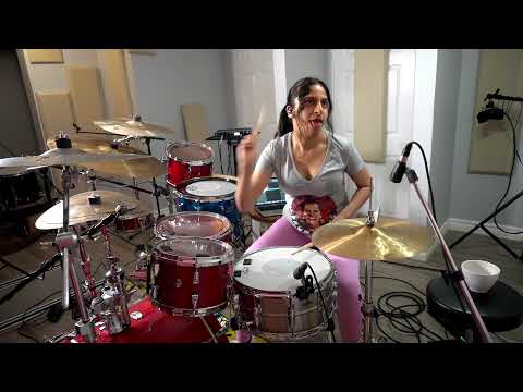 sarah thawer playin' around on the drums