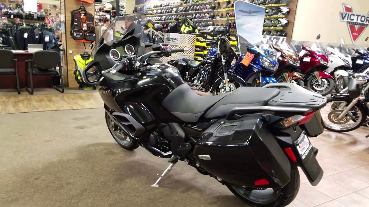 2017 TRIUMPH TROPHY SE U793121 - YouTube
