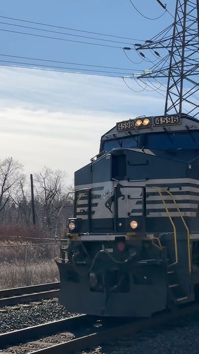 NS 4596 AC44C6M leads NS 28X through Bound Brook, NJ! (2/22/25) - YouTube